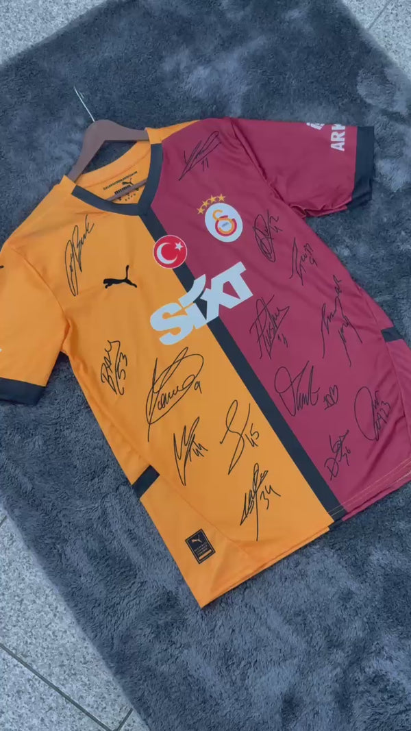 Galatasaray Tüm Takım İmzalı Forma – Forma Bahçesi